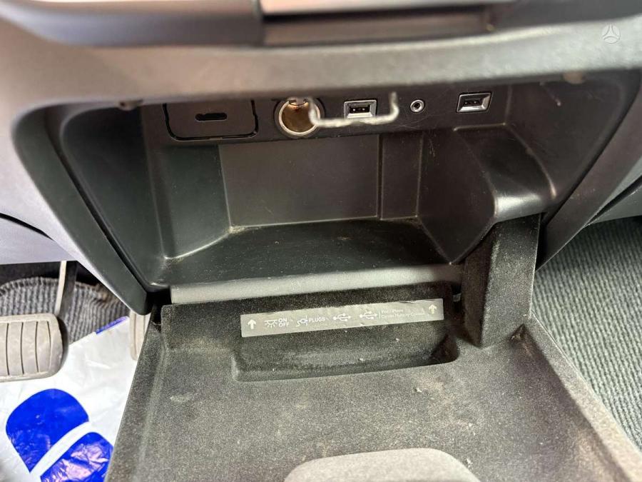 Zils Citroen Grand C4 Picasso 2014 Tauragė, ar dzinēja tilpumu 2.00 L un nobraukumu 240 tūkst. km par 6250 €, foto 17 vietnē AUTOMOTO.COM.LV
