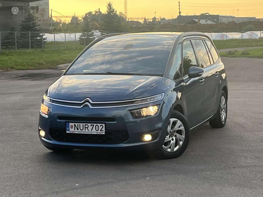Blue Citroen Grand C4 Picasso 2014 in Radviliskis, with an engine capacity of 1.56 L and mileage of 200 thousand km for 5350 €, photo 1 on AUTOMOTO.COM.LV