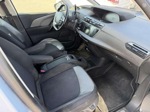 Blue Citroen Grand C4 Picasso 2015 in Taurage, with an engine capacity of 2.00 L and mileage of 323 thousand km for 4500 €, photo 5 on AUTOMOTO.COM.LV