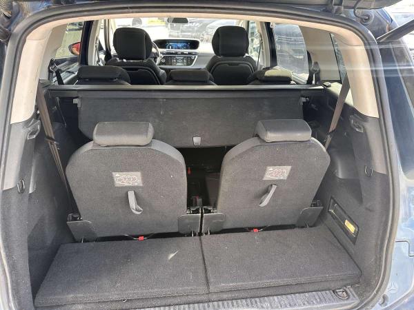 Blue Citroen Grand C4 Picasso 2015 in Taurage, with an engine capacity of 1.56 L and mileage of 159 thousand km for 5700 €, photo 9 on AUTOMOTO.COM.LV