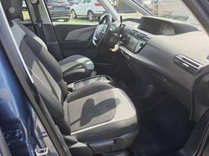 Blue Citroen Grand C4 Picasso 2016 in Vilnius, with an engine capacity of 1.56 L and mileage of 260 thousand km for 6800 €, photo 6 on AUTOMOTO.COM.LV