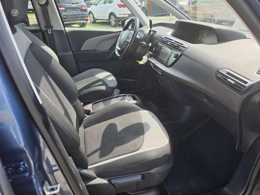 Blue Citroen Grand C4 Picasso 2016 in Vilnius, with an engine capacity of 1.56 L and mileage of 260 thousand km for 6800 €, photo 6 on AUTOMOTO.COM.LV