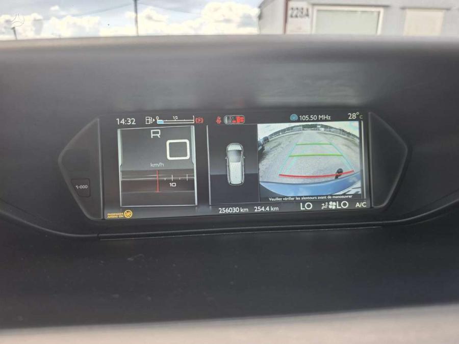 Blue Citroen Grand C4 Picasso 2016 in Vilnius, with an engine capacity of 1.56 L and mileage of 260 thousand km for 6800 €, photo 9 on AUTOMOTO.COM.LV