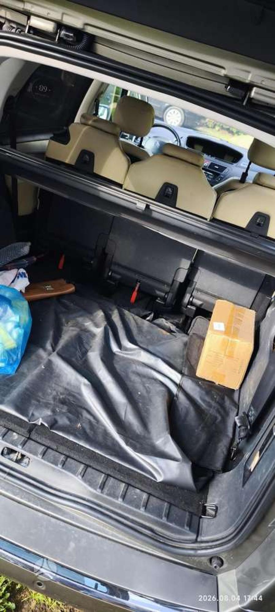Brūns Citroen Grand C4 Picasso 2009 Viļņa, ar dzinēja tilpumu 1.60 L un nobraukumu 240 tūkst. km par 2500 €, foto 19 vietnē AUTOMOTO.COM.LV