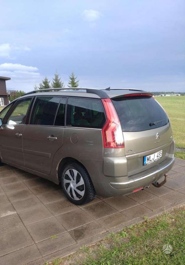 Brūns Citroen Grand C4 Picasso 2011 Viļņa, ar dzinēja tilpumu 2.00 L un nobraukumu 334 tūkst. km par 2700 €, foto 6 vietnē AUTOMOTO.COM.LV