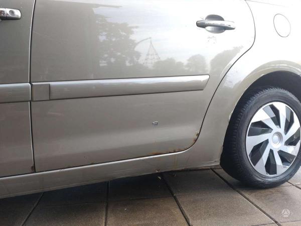 Brūns Citroen Grand C4 Picasso 2011 Viļņa, ar dzinēja tilpumu 2.00 L un nobraukumu 334 tūkst. km par 2700 €, foto 10 vietnē AUTOMOTO.COM.LV