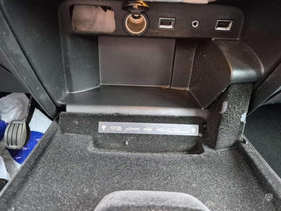Brūns Citroen Grand C4 Picasso 2013 Tauragė, ar dzinēja tilpumu 1.56 L un nobraukumu 245 tūkst. km par 4200 €, foto 16 vietnē AUTOMOTO.COM.LV