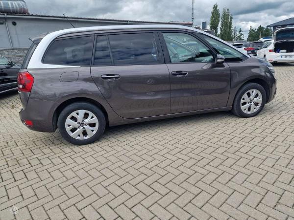 Brown Citroen Grand C4 Picasso 2017 in Taurage, with an engine capacity of 1.56 L and mileage of 270 thousand km for 6600 €, photo 1 on AUTOMOTO.COM.LV