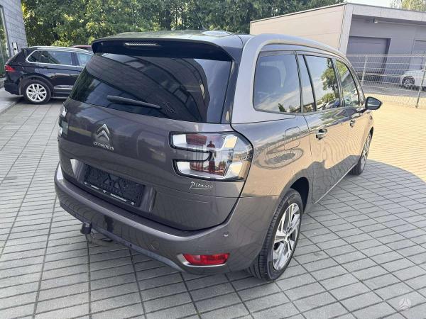 Grey Citroen Grand C4 Picasso 2016 in Kaunas, with an engine capacity of 1.20 L and mileage of 232 thousand km for 5900 €, photo 4 on AUTOMOTO.COM.LV