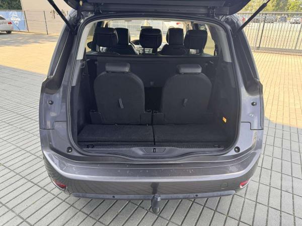 Grey Citroen Grand C4 Picasso 2016 in Kaunas, with an engine capacity of 1.20 L and mileage of 232 thousand km for 5900 €, photo 6 on AUTOMOTO.COM.LV