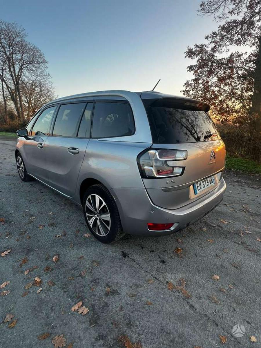 Grey Citroen Grand C4 Picasso 2018 in Taurage, with an engine capacity of 1.56 L and mileage of 270 thousand km for 8200 €, photo 2 on AUTOMOTO.COM.LV
