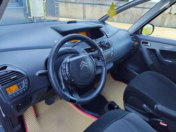 Pelēks Citroen Grand C4 Picasso 2007 Šauļi, ar dzinēja tilpumu 1.60 L un nobraukumu 285 tūkst. km par 1200 €, foto 10 vietnē AUTOMOTO.COM.LV