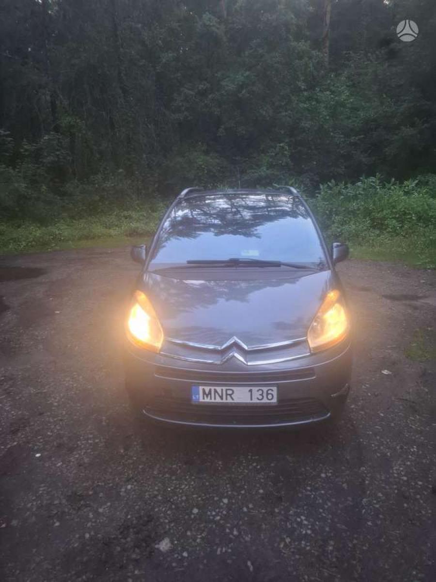 Grey Citroen Grand C4 Picasso 2008 in Kaunas, with an engine capacity of 2.00 L and mileage of 330 thousand km for 1250 €, photo 1 on AUTOMOTO.COM.LV