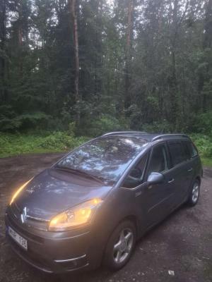 Grey Citroen Grand C4 Picasso 2008 in Kaunas, with an engine capacity of 2.00 L and mileage of 330 thousand km for 1250 €, photo 3 on AUTOMOTO.COM.LV