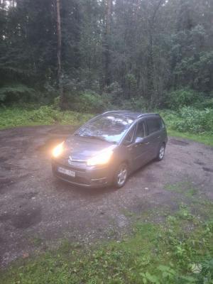 Grey Citroen Grand C4 Picasso 2008 in Kaunas, with an engine capacity of 2.00 L and mileage of 330 thousand km for 1250 €, photo 4 on AUTOMOTO.COM.LV