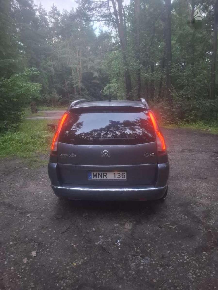 Grey Citroen Grand C4 Picasso 2008 in Kaunas, with an engine capacity of 2.00 L and mileage of 330 thousand km for 1250 €, photo 9 on AUTOMOTO.COM.LV