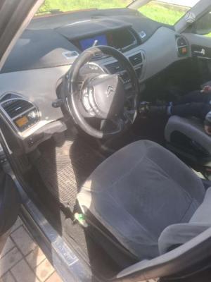 Grey Citroen Grand C4 Picasso 2008 in Kaunas, with an engine capacity of 2.00 L and mileage of 330 thousand km for 1250 €, photo 12 on AUTOMOTO.COM.LV