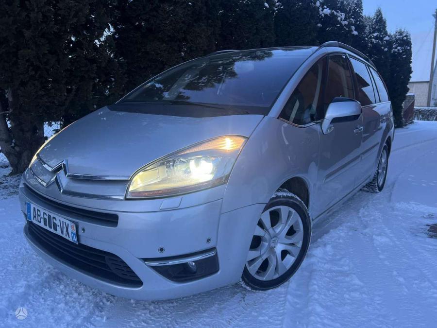 Grey Citroen Grand C4 Picasso 2009 in Taurage, with an engine capacity of 2.00 L and mileage of 267 thousand km for 2600 €, photo 2 on AUTOMOTO.COM.LV