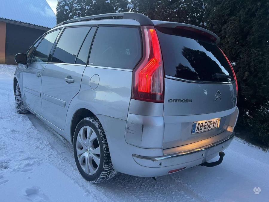 Grey Citroen Grand C4 Picasso 2009 in Taurage, with an engine capacity of 2.00 L and mileage of 267 thousand km for 2600 €, photo 4 on AUTOMOTO.COM.LV