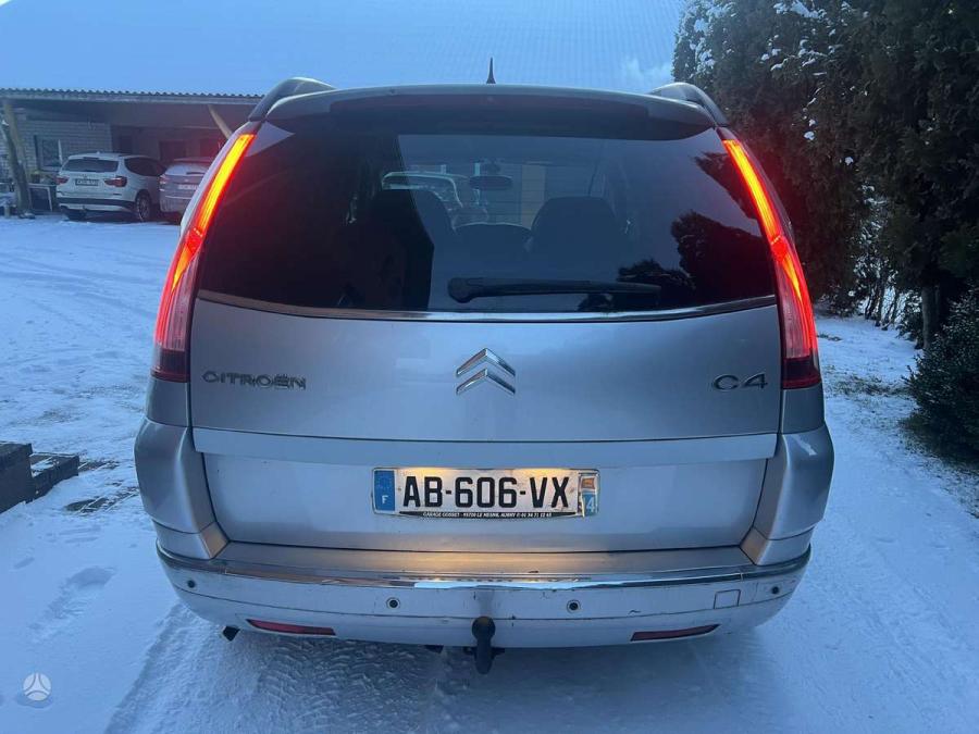 Grey Citroen Grand C4 Picasso 2009 in Taurage, with an engine capacity of 2.00 L and mileage of 267 thousand km for 2600 €, photo 5 on AUTOMOTO.COM.LV