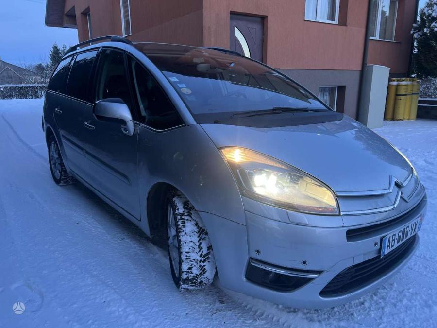 Grey Citroen Grand C4 Picasso 2009 in Taurage, with an engine capacity of 2.00 L and mileage of 267 thousand km for 2600 €, photo 9 on AUTOMOTO.COM.LV