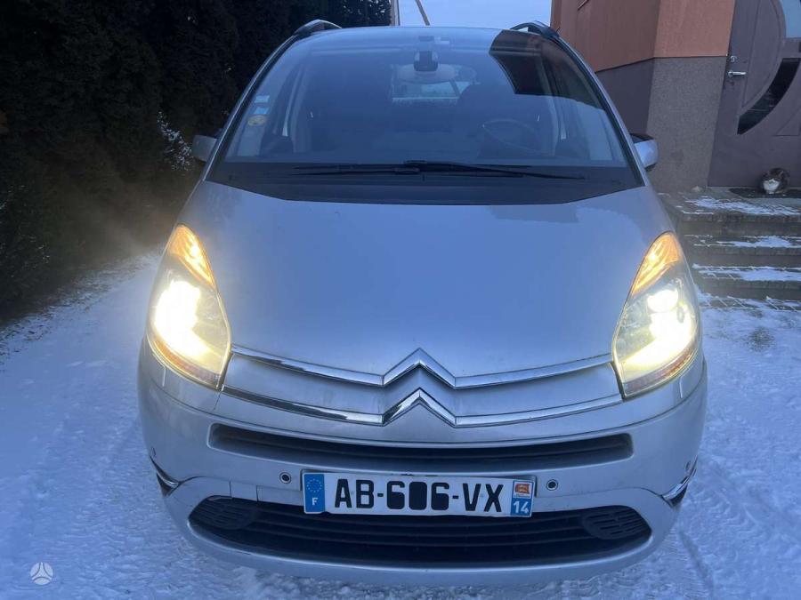 Grey Citroen Grand C4 Picasso 2009 in Taurage, with an engine capacity of 2.00 L and mileage of 267 thousand km for 2600 €, photo 10 on AUTOMOTO.COM.LV