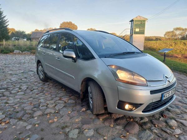 Grey Citroen Grand C4 Picasso 2009 in Jurbarkas, with an engine capacity of 2.00 L and mileage of 314 thousand km for 1500 €, photo 3 on AUTOMOTO.COM.LV