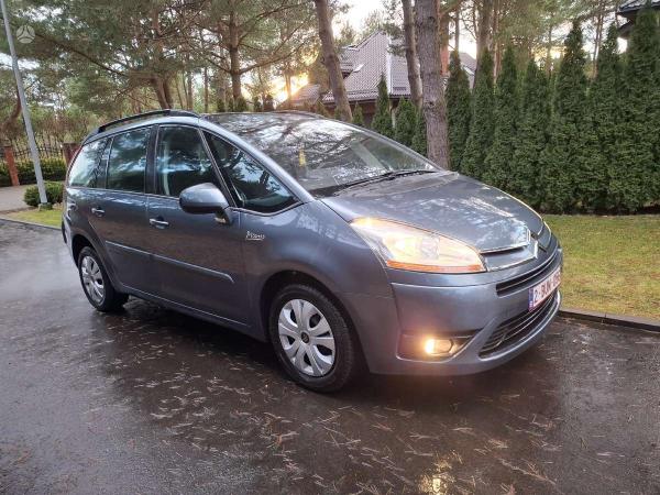 Pelēks Citroen Grand C4 Picasso 2010 Viļņa, ar dzinēja tilpumu 1.56 L un nobraukumu 280 tūkst. km par 2750 €, foto 3 vietnē AUTOMOTO.COM.LV