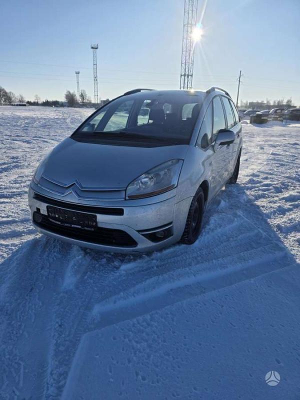 Pelēks Citroen Grand C4 Picasso 2010 Marijampole, ar dzinēja tilpumu 1.56 L un nobraukumu 213 tūkst. km par 1999 €, foto 2 vietnē AUTOMOTO.COM.LV