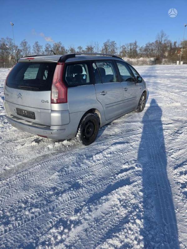Pelēks Citroen Grand C4 Picasso 2010 Marijampole, ar dzinēja tilpumu 1.56 L un nobraukumu 213 tūkst. km par 1999 €, foto 4 vietnē AUTOMOTO.COM.LV