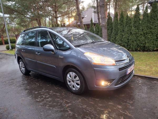 Pelēks Citroen Grand C4 Picasso 2010 Viļņa, ar dzinēja tilpumu 1.56 L un nobraukumu 280 tūkst. km par 2400 €, foto 1 vietnē AUTOMOTO.COM.LV