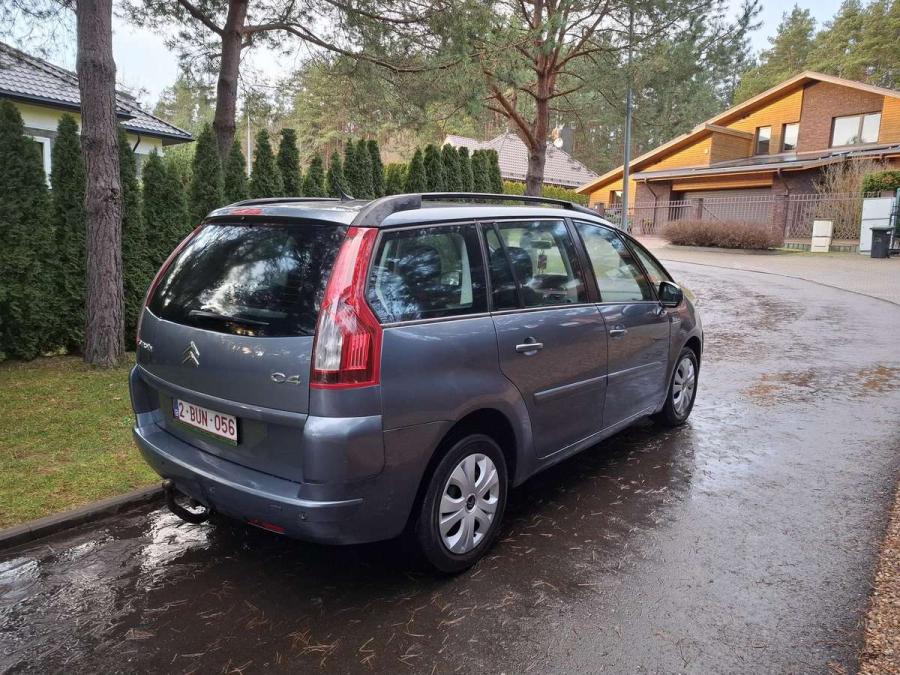 Grey Citroen Grand C4 Picasso 2010 in Vilnius, with an engine capacity of 1.56 L and mileage of 280 thousand km for 2400 €, photo 7 on AUTOMOTO.COM.LV
