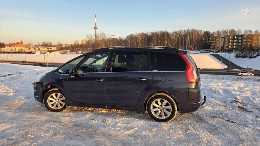 Pelēks Citroen Grand C4 Picasso 2011 Viļņa, ar dzinēja tilpumu 2.00 L un nobraukumu 334 tūkst. km par 1500 €, foto 2 vietnē AUTOMOTO.COM.LV