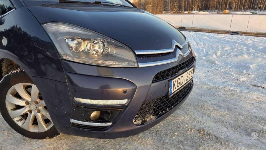 Pelēks Citroen Grand C4 Picasso 2011 Viļņa, ar dzinēja tilpumu 2.00 L un nobraukumu 334 tūkst. km par 1500 €, foto 3 vietnē AUTOMOTO.COM.LV