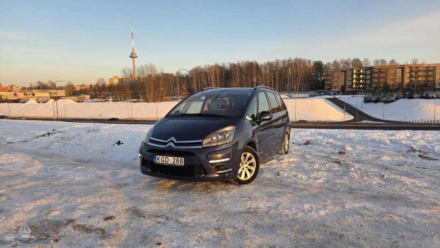 Pelēks Citroen Grand C4 Picasso 2011 Viļņa, ar dzinēja tilpumu 2.00 L un nobraukumu 334 tūkst. km par 1500 €, foto 4 vietnē AUTOMOTO.COM.LV