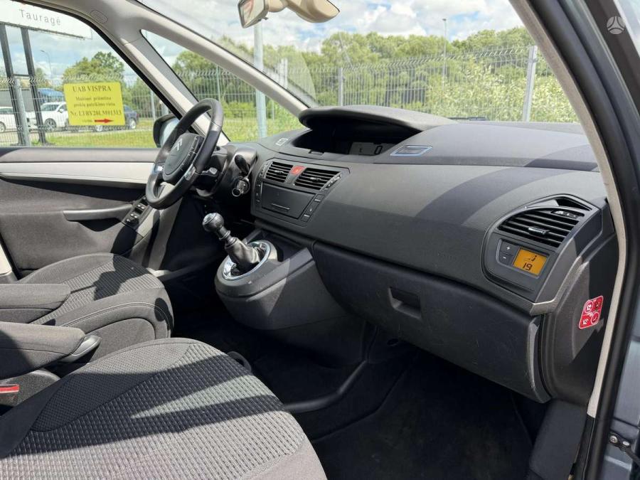 Pelēks Citroen Grand C4 Picasso 2011 Tauragė, ar dzinēja tilpumu 1.60 L un nobraukumu 19 tūkst. km par 2400 €, foto 12 vietnē AUTOMOTO.COM.LV