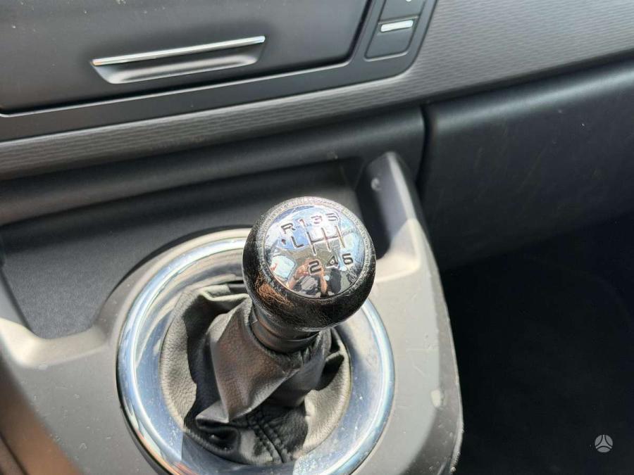 Pelēks Citroen Grand C4 Picasso 2011 Tauragė, ar dzinēja tilpumu 1.60 L un nobraukumu 19 tūkst. km par 2400 €, foto 17 vietnē AUTOMOTO.COM.LV