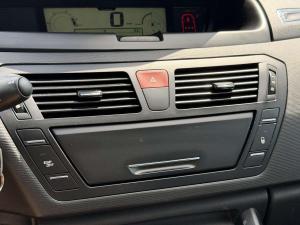 Pelēks Citroen Grand C4 Picasso 2011 Tauragė, ar dzinēja tilpumu 1.60 L un nobraukumu 19 tūkst. km par 2400 €, foto 18 vietnē AUTOMOTO.COM.LV