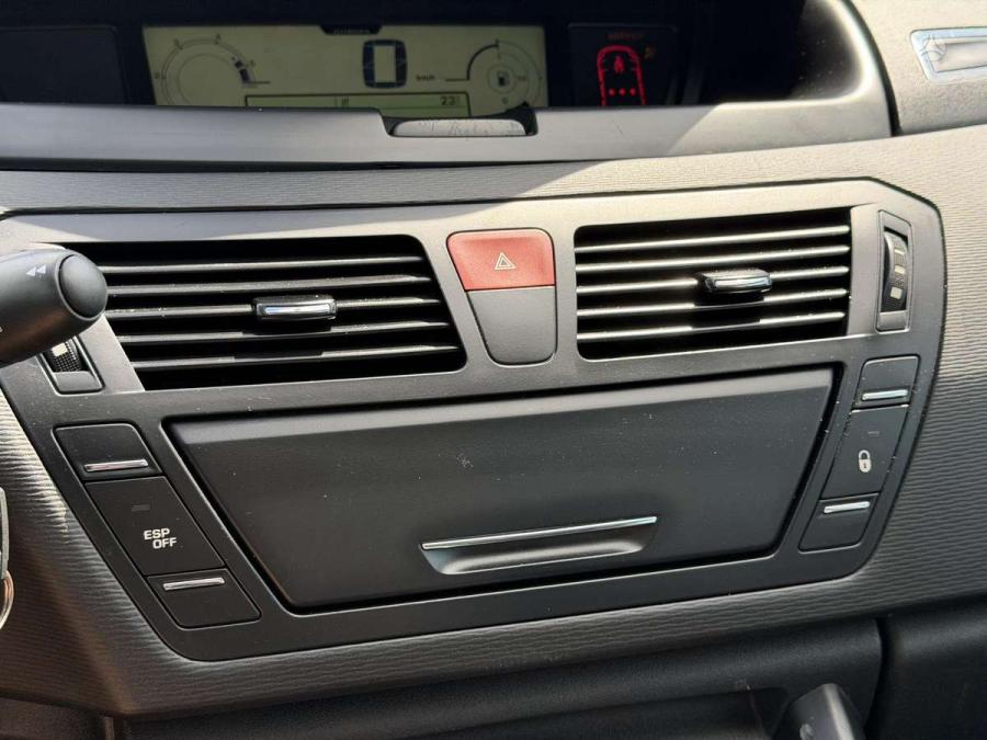 Pelēks Citroen Grand C4 Picasso 2011 Tauragė, ar dzinēja tilpumu 1.60 L un nobraukumu 19 tūkst. km par 2400 €, foto 18 vietnē AUTOMOTO.COM.LV