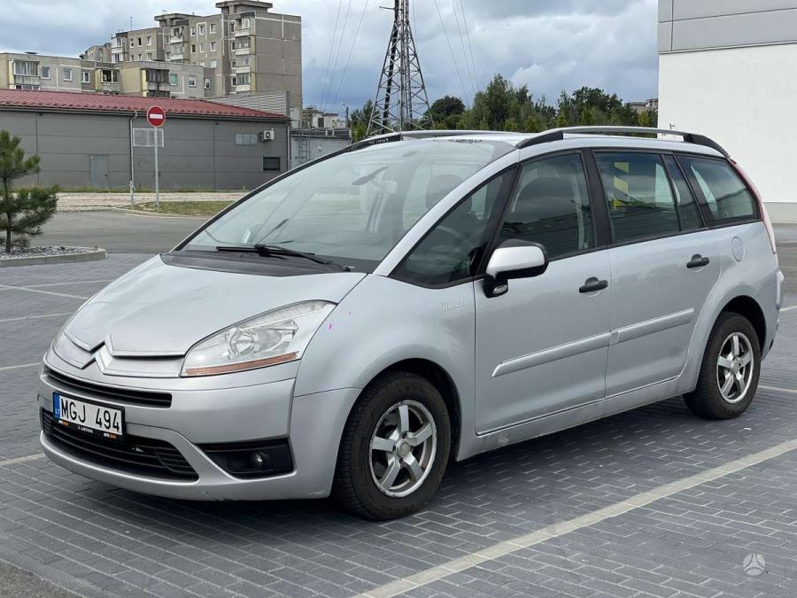 Pelēks Citroen Grand C4 Picasso 2011 Kauņa, ar dzinēja tilpumu 1.60 L un nobraukumu 330 tūkst. km par 1200 €, foto 1 vietnē AUTOMOTO.COM.LV