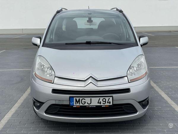 Grey Citroen Grand C4 Picasso 2011 in Kaunas, with an engine capacity of 1.60 L and mileage of 330 thousand km for 1200 €, photo 2 on AUTOMOTO.COM.LV