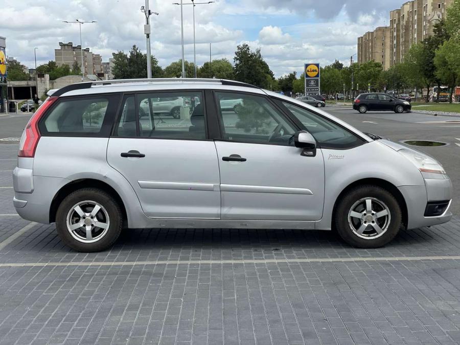Pelēks Citroen Grand C4 Picasso 2011 Kauņa, ar dzinēja tilpumu 1.60 L un nobraukumu 330 tūkst. km par 1200 €, foto 5 vietnē AUTOMOTO.COM.LV