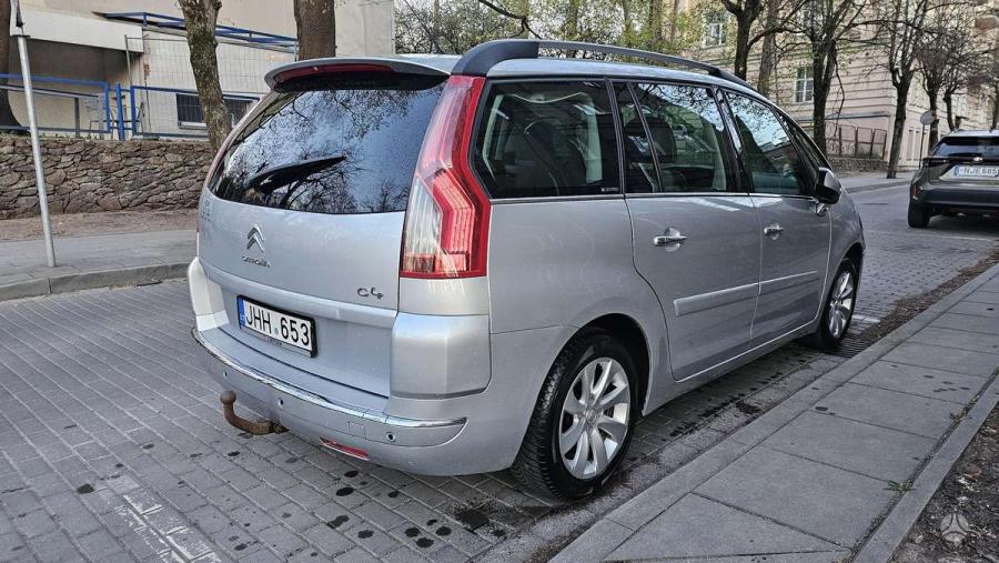 Pelēks Citroen Grand C4 Picasso 2012 Viļņa, ar dzinēja tilpumu 2.00 L un nobraukumu 376 tūkst. km par 3499 €, foto 3 vietnē AUTOMOTO.COM.LV