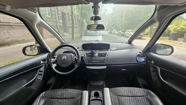 Grey Citroen Grand C4 Picasso 2012 in Vilnius, with an engine capacity of 2.00 L and mileage of 376 thousand km for 3499 €, photo 4 on AUTOMOTO.COM.LV