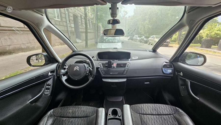 Pelēks Citroen Grand C4 Picasso 2012 Viļņa, ar dzinēja tilpumu 2.00 L un nobraukumu 376 tūkst. km par 3499 €, foto 5 vietnē AUTOMOTO.COM.LV