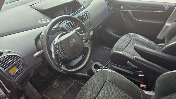 Grey Citroen Grand C4 Picasso 2012 in Vilnius, with an engine capacity of 2.00 L and mileage of 376 thousand km for 3499 €, photo 8 on AUTOMOTO.COM.LV
