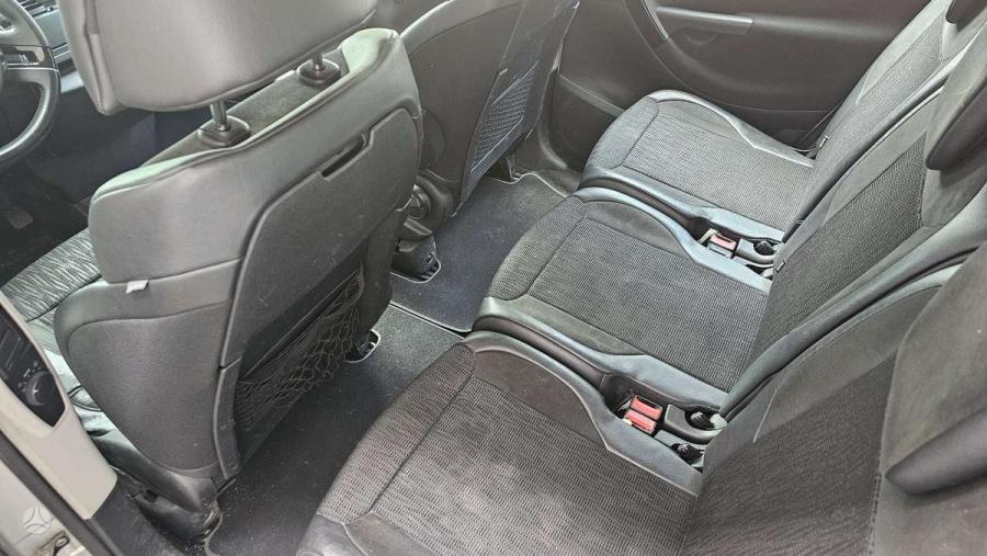 Pelēks Citroen Grand C4 Picasso 2012 Viļņa, ar dzinēja tilpumu 2.00 L un nobraukumu 376 tūkst. km par 3499 €, foto 11 vietnē AUTOMOTO.COM.LV