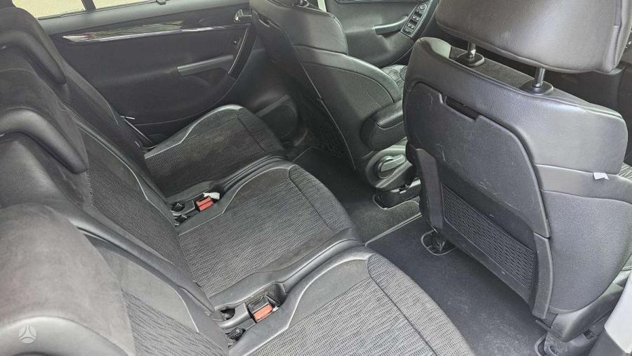 Pelēks Citroen Grand C4 Picasso 2012 Viļņa, ar dzinēja tilpumu 2.00 L un nobraukumu 376 tūkst. km par 3499 €, foto 12 vietnē AUTOMOTO.COM.LV