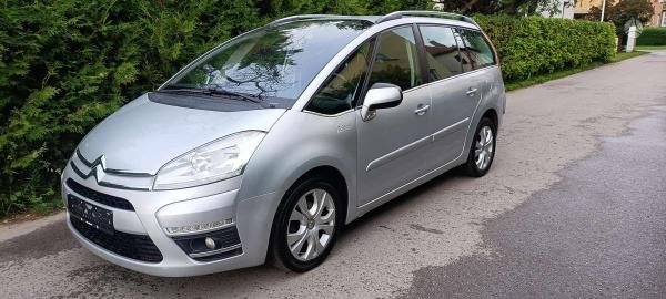 Grey Citroen Grand C4 Picasso 2012 in Kaunas, with an engine capacity of 1.56 L and mileage of 275 thousand km for 2899 €, photo 2 on AUTOMOTO.COM.LV