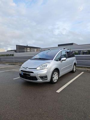Grey Citroen Grand C4 Picasso 2012 in Kaunas, with an engine capacity of 1.56 L and mileage of 206 thousand km for 3590 €, photo 3 on AUTOMOTO.COM.LV